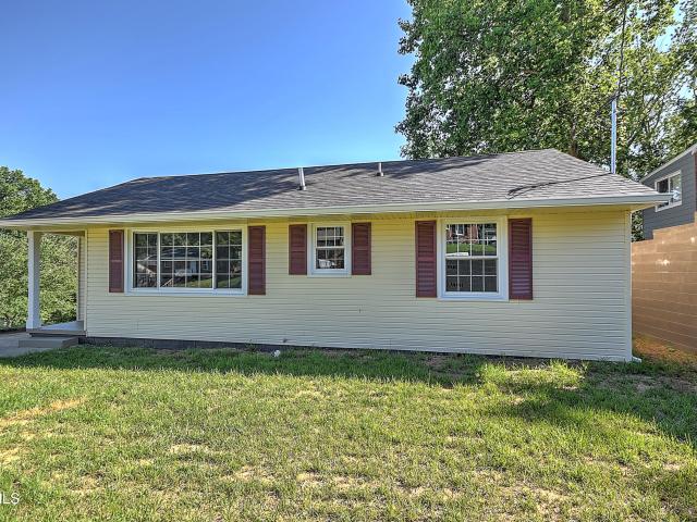 1032 North Wilcox Drive