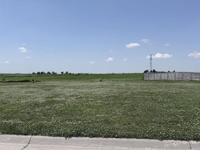1032 Brickyard Dr, Hooper, NE 68031