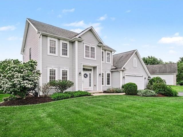1032 Castle Bridge Xing, Webster, NY 14580