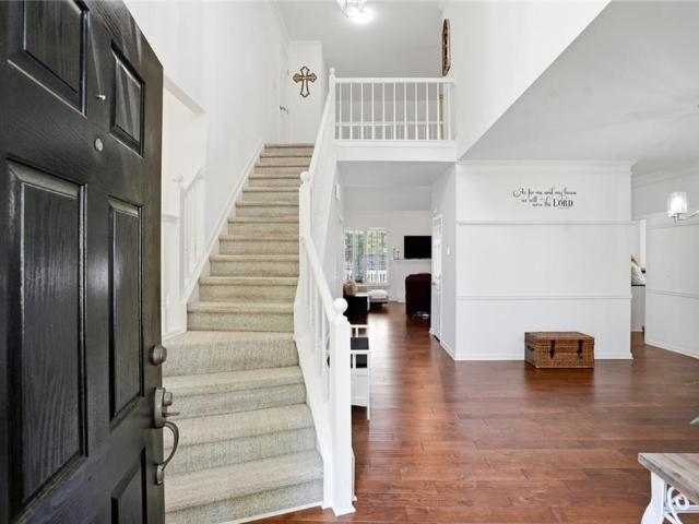1032 Chippendale Trail SW