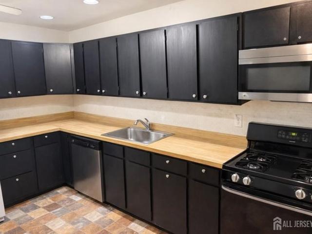 1032 Cricket Ln, Woodbridge Proper, NJ 07095