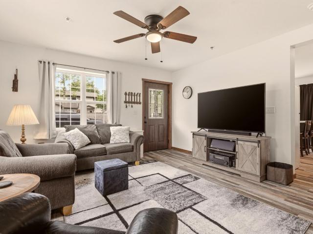 1032 Denton St, Unit 5