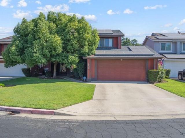 1032 E Oakridge Ave, Visalia, CA 93292
