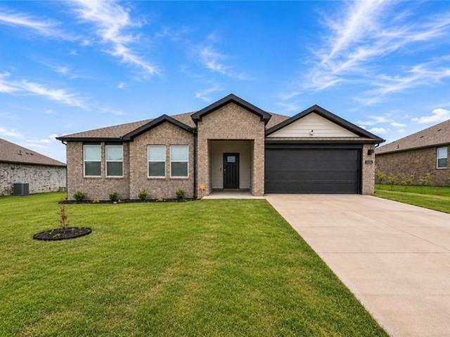 1032 Emerald St, Prairie Grove, AR 72753