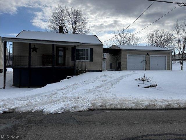 1032 Race St, Zanesville, OH 43701