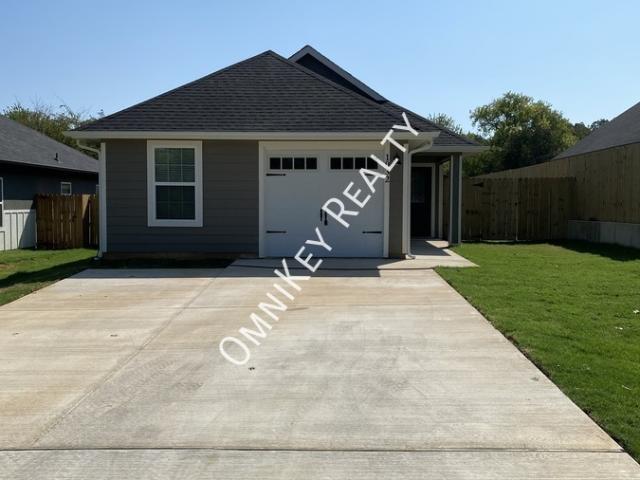 1032 Ray Dr, 3 beds, 2 full baths