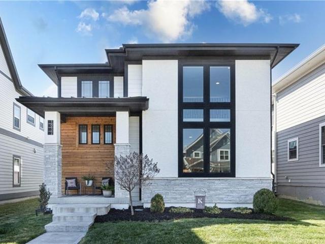 1032 SW Armie St, Lee's Summit, MO 64081