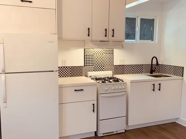 1032 S Burlington Avenue 1032 1/2