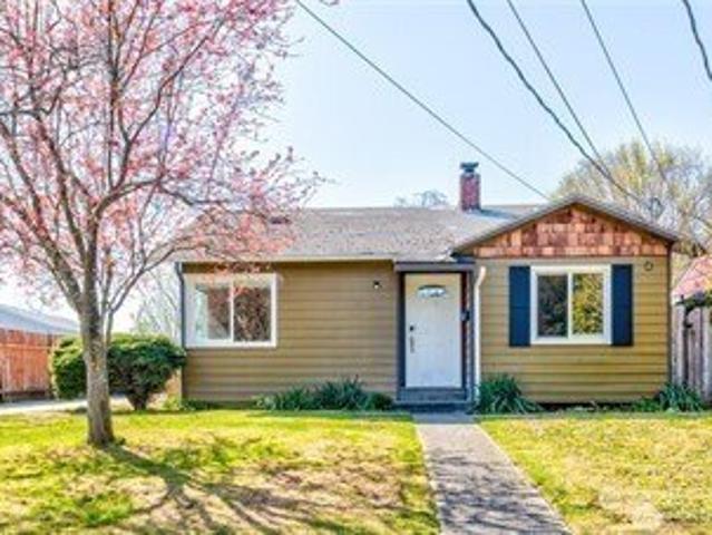 1032 S Rochester St, Tacoma, WA 98465