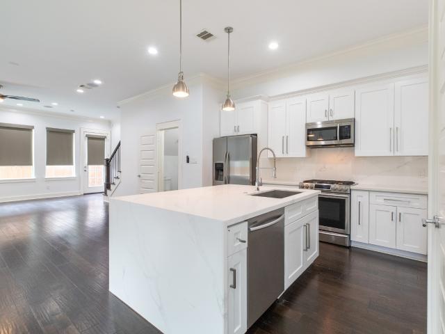 1032 W 21st Street
