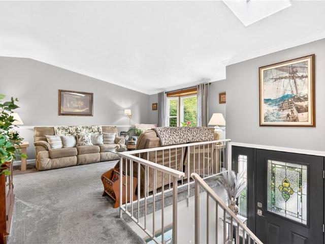 1032 Willow Glen Dr, Bethel Park, PA 15102 | MLS #1751