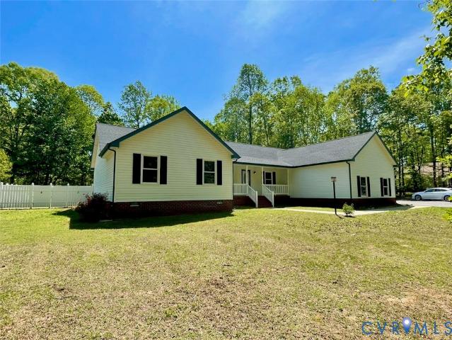 10333 Redfield Dr, Amelia Court House, VA 23002 | MLS #2609 | Compass