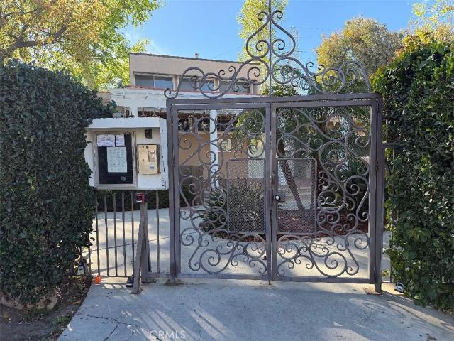 10331 Lindley Ave, Unit 105, Northridge, CA 91326 | MLS #SR26040 | Compass