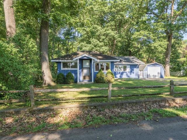 10334 Woodlawn Dr, Portage, MI 49002