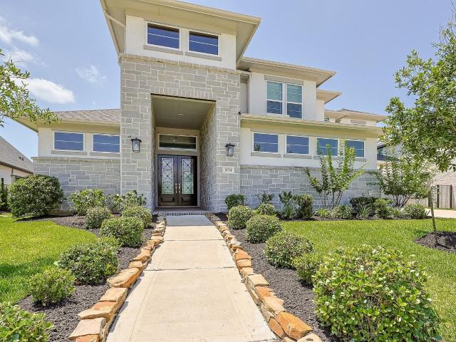 10334 Fountain Shore Drive