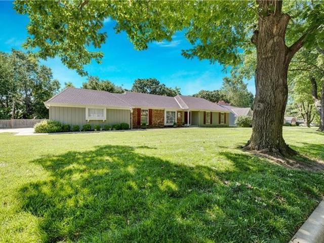 10339 Sagamore Rd, Leawood, KS 66206