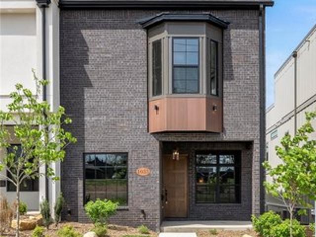 1033 NW A St, Bentonville, AR 72712