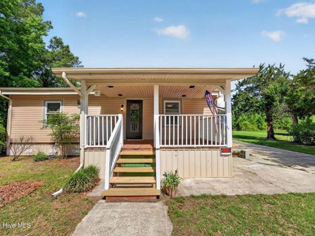 1033 Old Rd NE, Hallsboro, NC 28442
