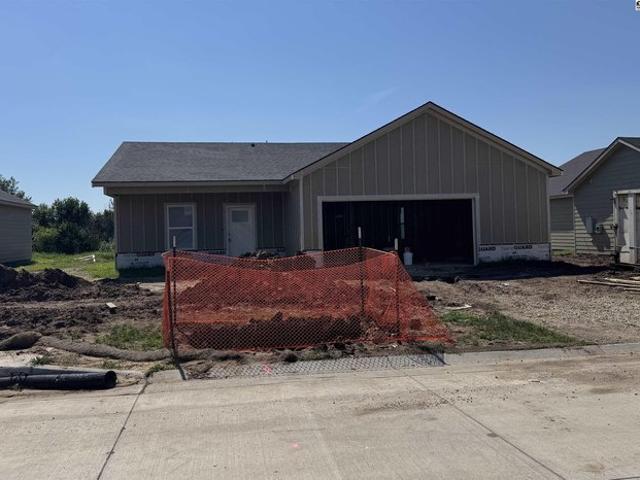 1033 Clubhouse Dr, McPherson, KS 67460