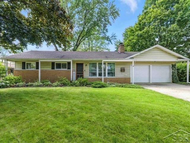 1033 Elmdale Dr, Saginaw, MI 48602