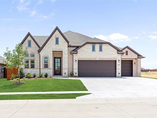 1033 Emerald Trace Dr, Justin, TX 76247