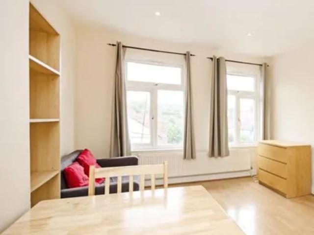 1033 Finchley Road, London, NW11 7TL, United Kingdom | 2 bed house for rent #167620168 | Rentberry