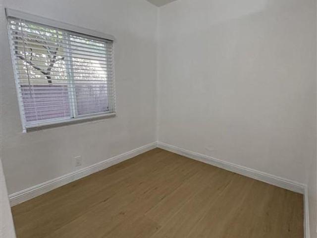 1033 Hoffman Ave in Long Beach 1 Bedroom Apartment for Rent at 1033 Hoffman Ave, Long Beach, CA 90813 Central Long Beach