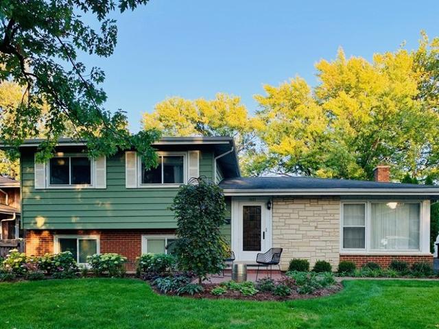 1033 Kenton Rd, Deerfield, IL 60015
