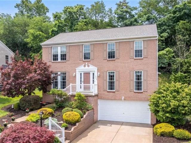 1033 Robinwood Dr, South Park, PA 15129