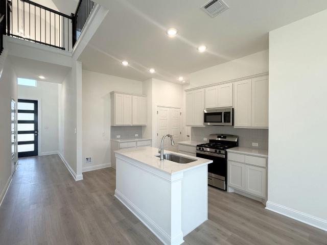 1033 Stonehill Dr