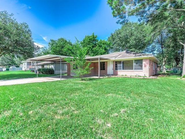 1033 S Booth Ln, Alvin, TX 77511