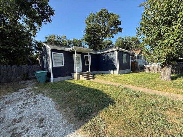 1033 S Hub St, Sherman, TX 75090