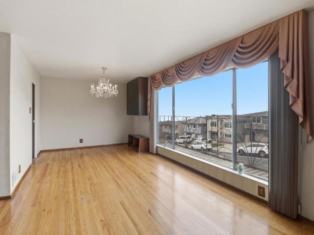 1033 Skyline Drive
