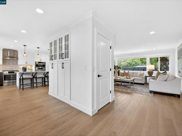 1033 Woodstock Ct