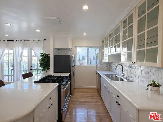 1033 20th St, Unit N, Santa Monica, CA 90403 | MLS #26665 | Compass