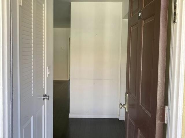 1033 6th St, Unit 309, Santa Monica, CA 90403 | MLS #26672 | Compass