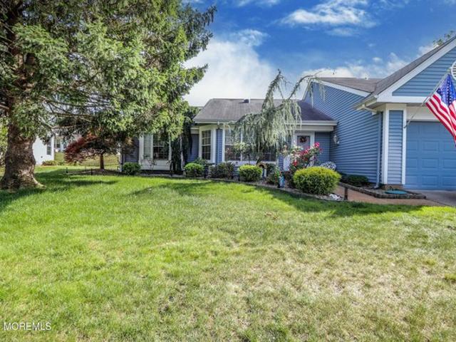 1033A Thornbury Ln, Manchester, NJ 08759