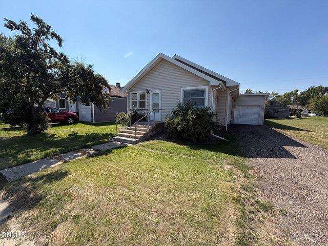103 3rd St NE, Crosby, ND 58730