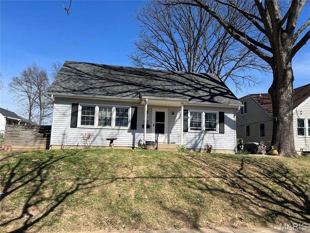 103 10th St, Crystal City, MO 63019