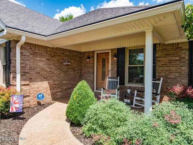 103 Coventry Ln