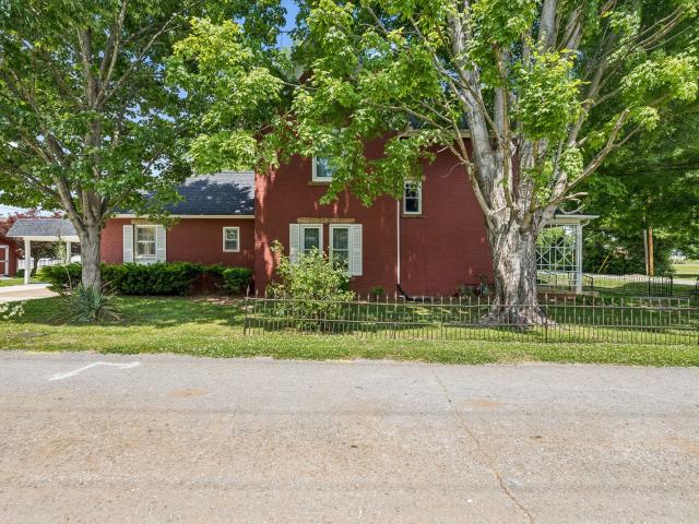 103 Cowan St W