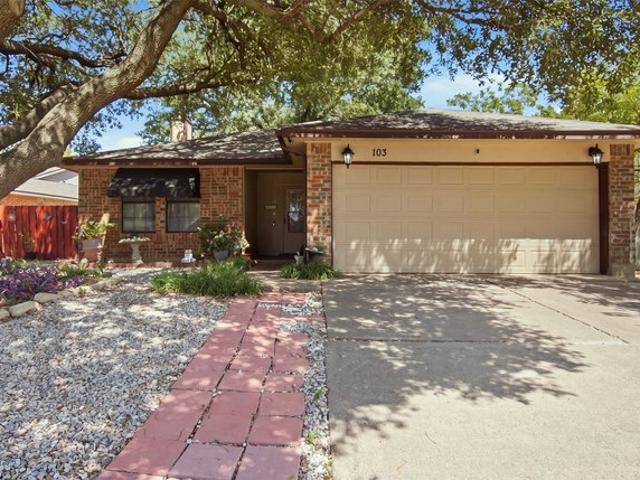 103 Caprock Dr, Arlington, TX 76018