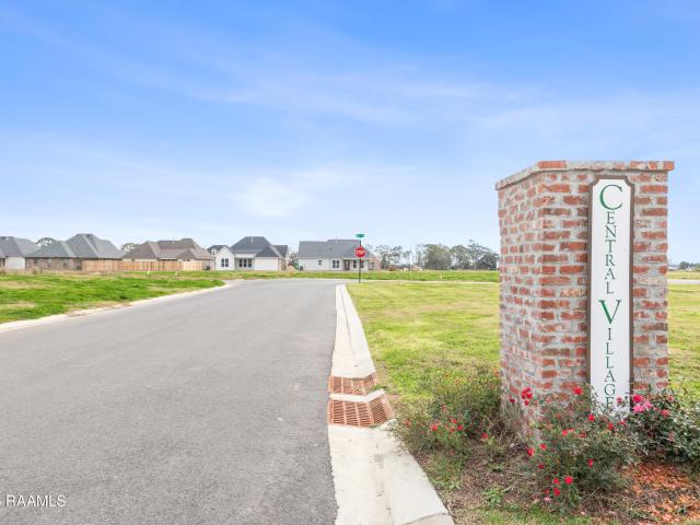 103 Central Village Way, Youngsville, LA 70592 | MLS #2600002