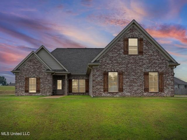 103 Cross Creek Dr, Senatobia, MS 38668
