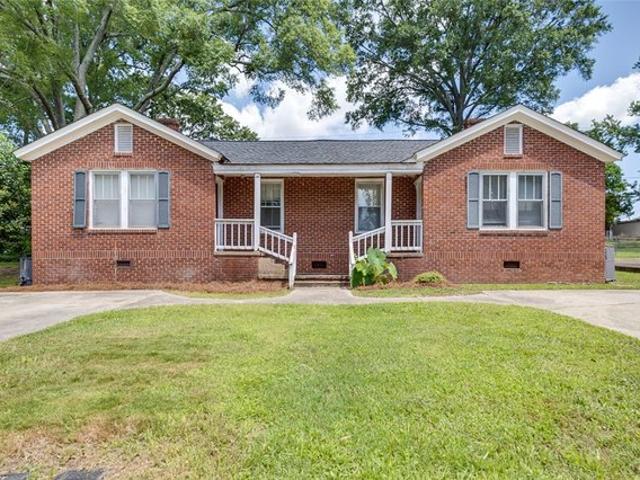 103 and 105 Woodrow St, Belton, SC 29627