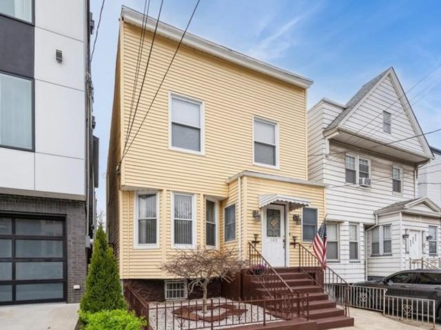 103 Beach St, Jersey City, NJ 07307