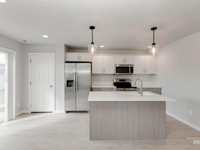 103 Bighorn St