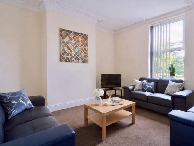 103 Broomspring Lane, 5 bedroom, Terraced