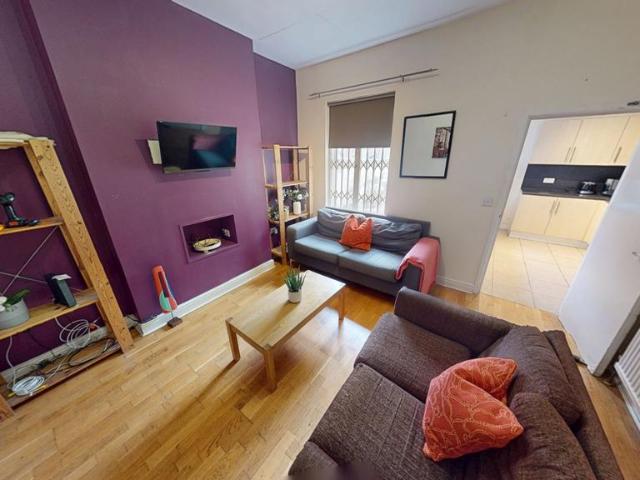 103 Burford Road, Nottingham, NG7 6BA 6 bed semi detached house to rent £2,340 pcm £540 pw