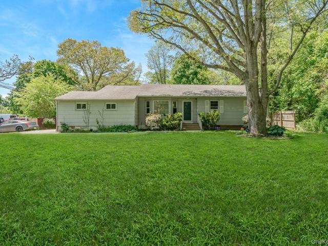 103 Gates Ave, Central Islip, NY 11722
